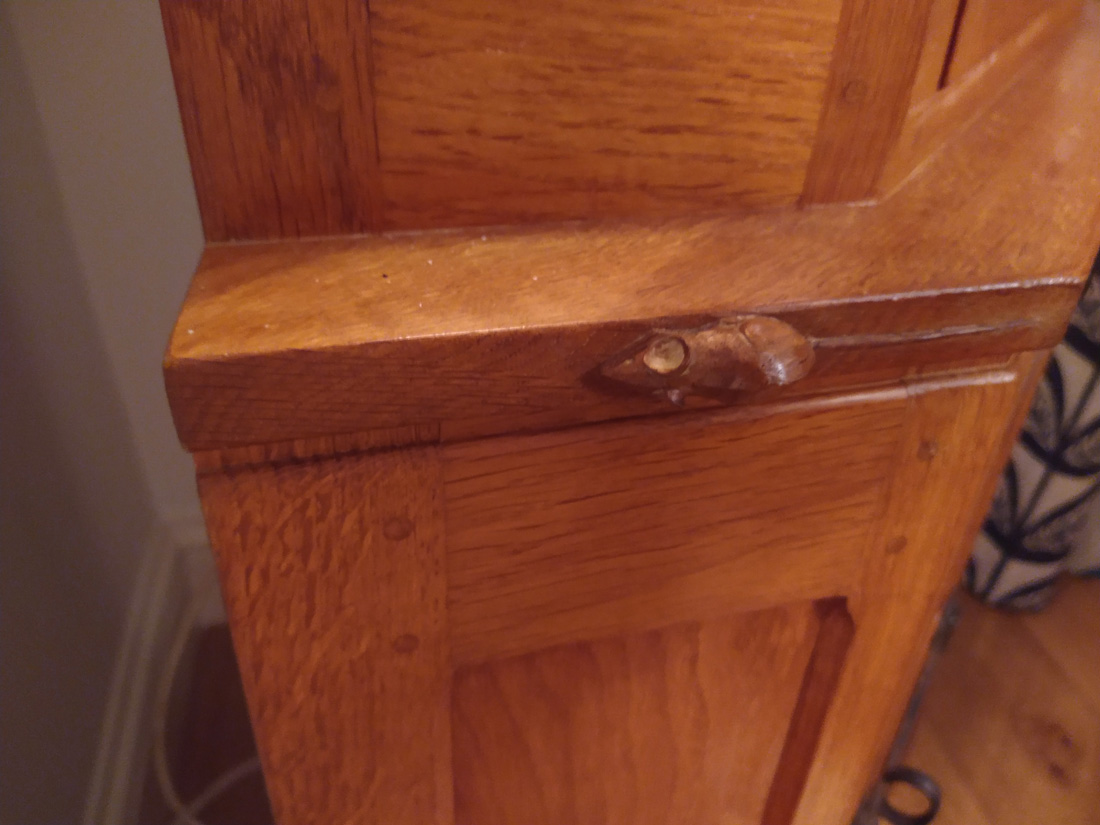 'Mouseman' vintage Robert Thompson Illuminated Corner Display Unit ...